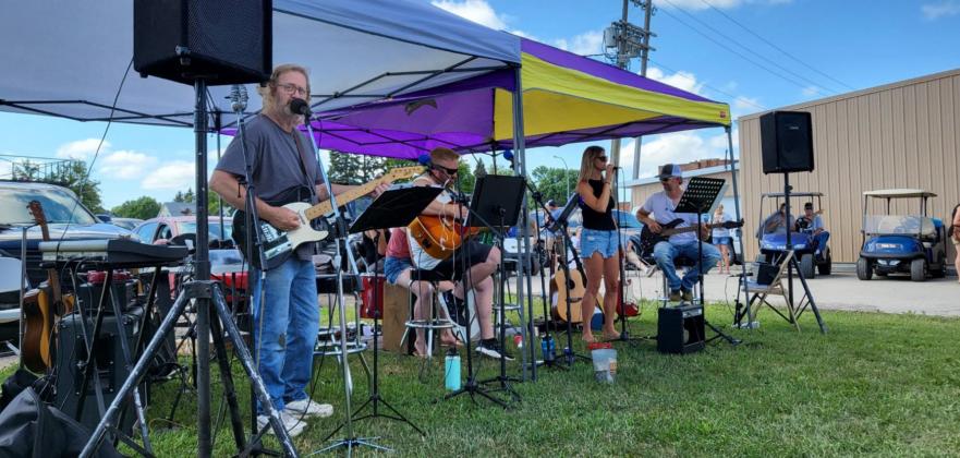 ALONG THE WAY / Camaraderie of Community | Valley News and Views